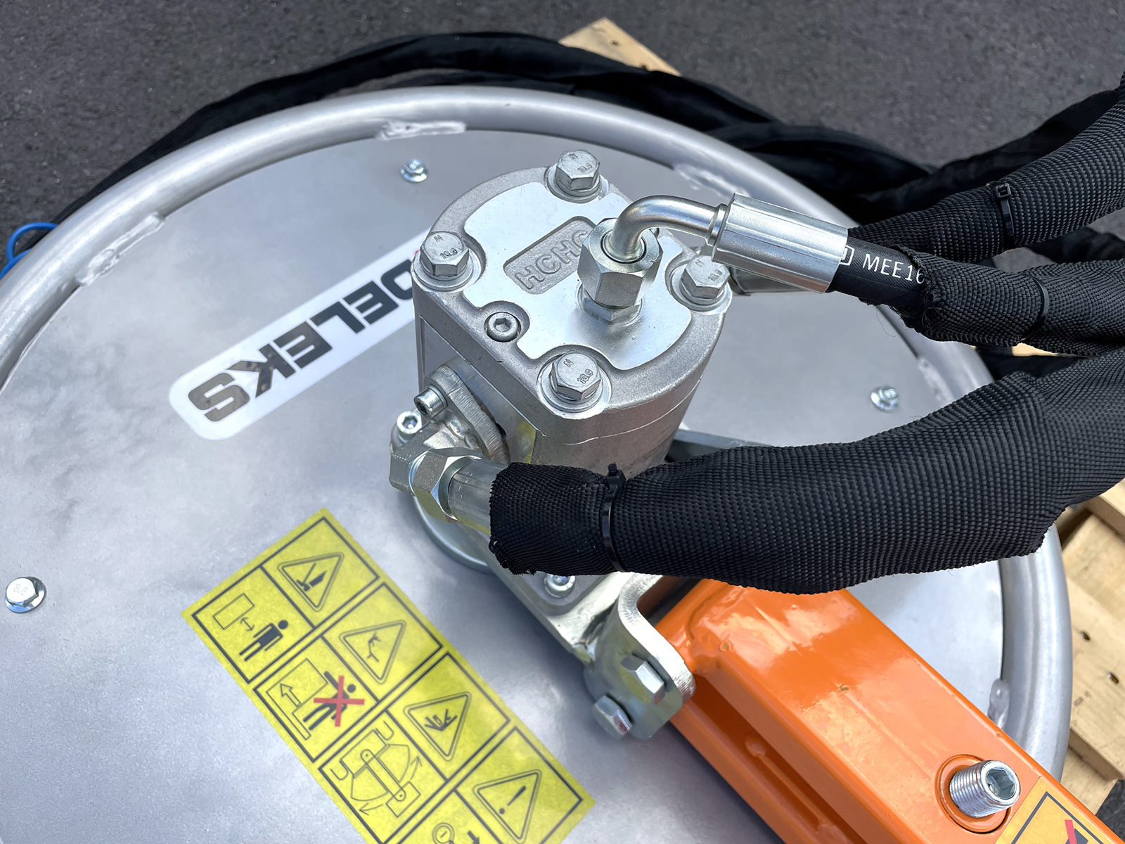 Universal Inter-row disc for mowers - 3 hydraulic pipes